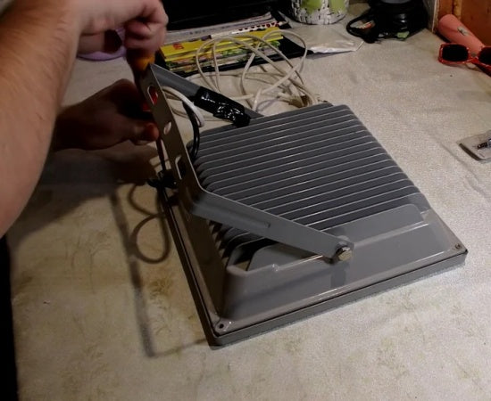 How to fix RGB flood light stuck on one color – Leddictive